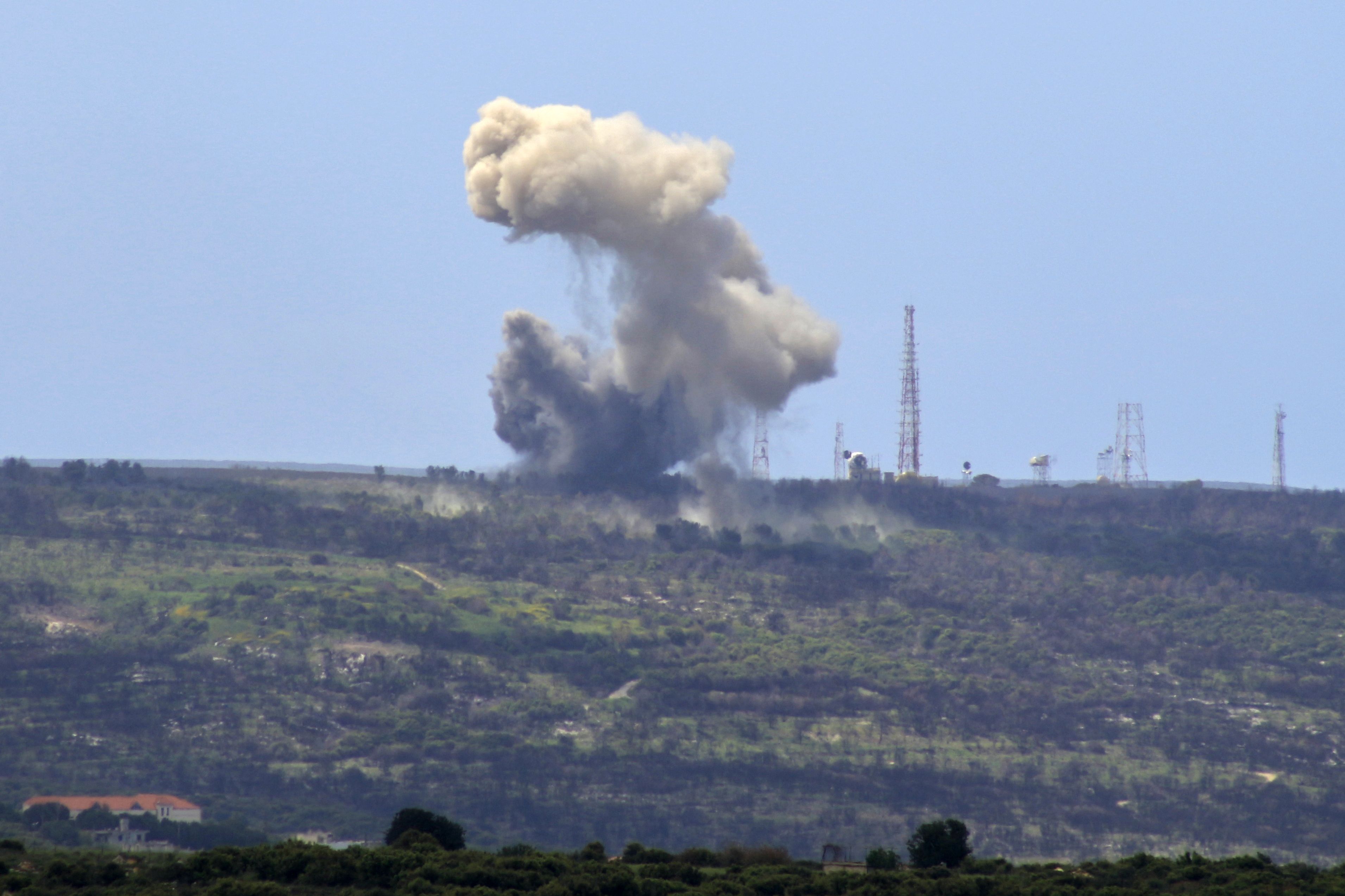 Israel Strikes Hezbollah Positions in Tayr Harfa | Al Bawaba