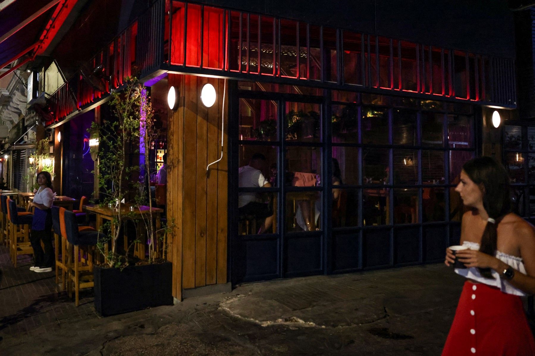 Deadly explosion rocks Beirut restaurant: 8 killed | Al Bawaba