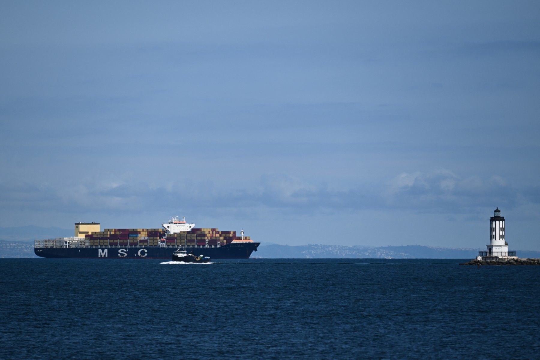 Explosion hits a commercial ship in Red Sea; vessel damaged | Al Bawaba