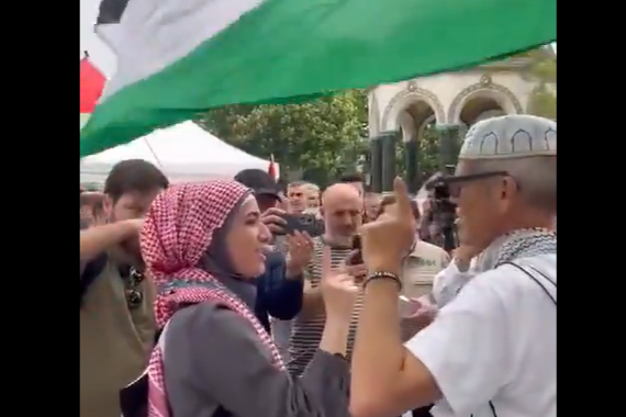 Jewish activist converts to Islam publicly during Gaza support protests ...