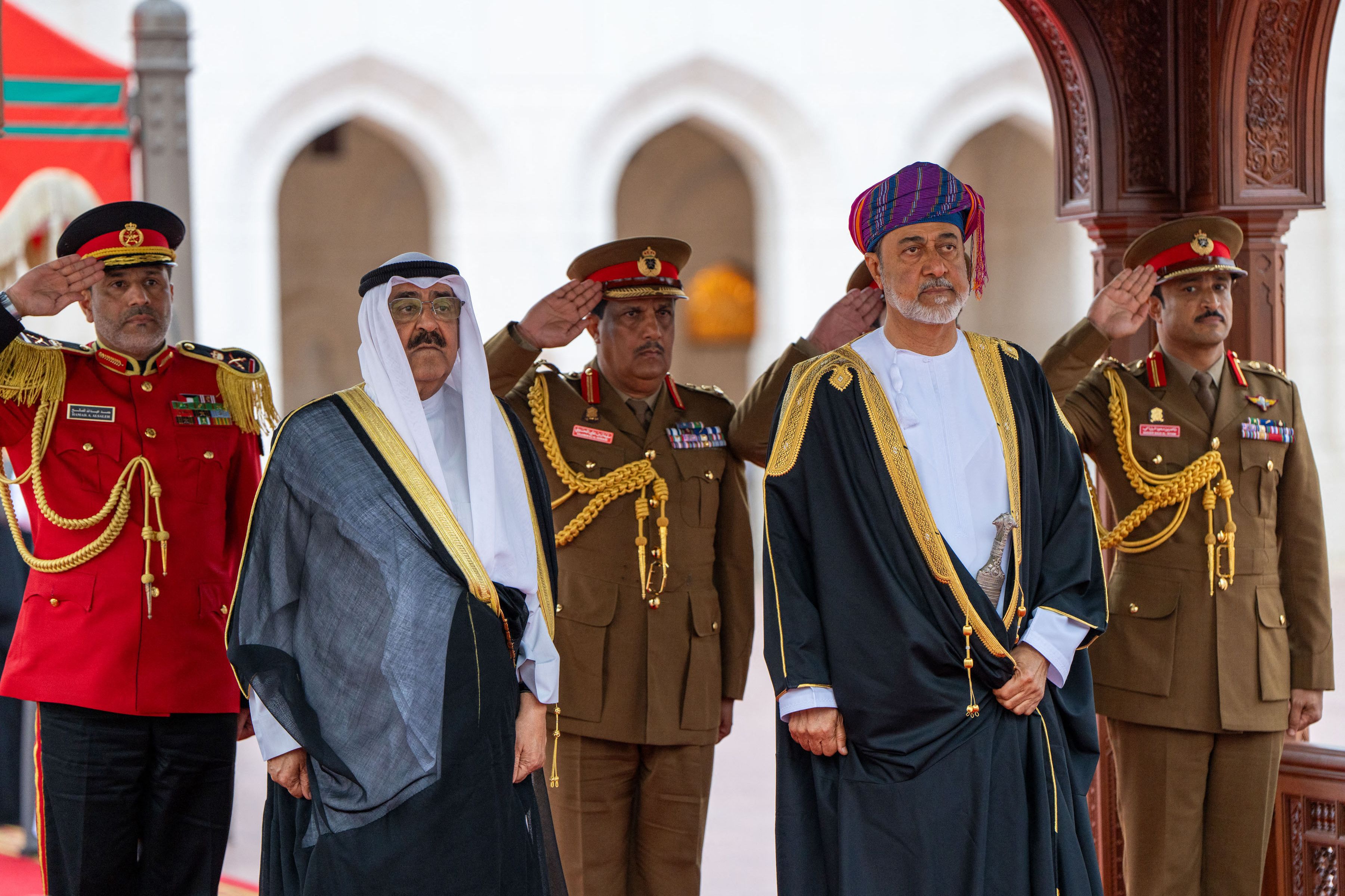 Sultan of Oman visits Kuwait amidst political tensions | Al Bawaba