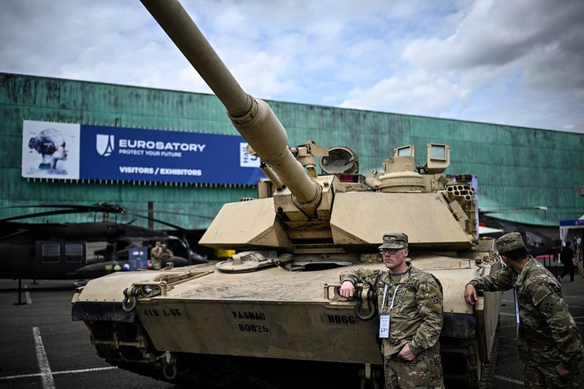 US sends initial shipment of tanks and armored vehicles to NATO ...