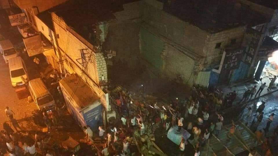 Three-story building collapses on residents in Crater, Aden | Al Bawaba