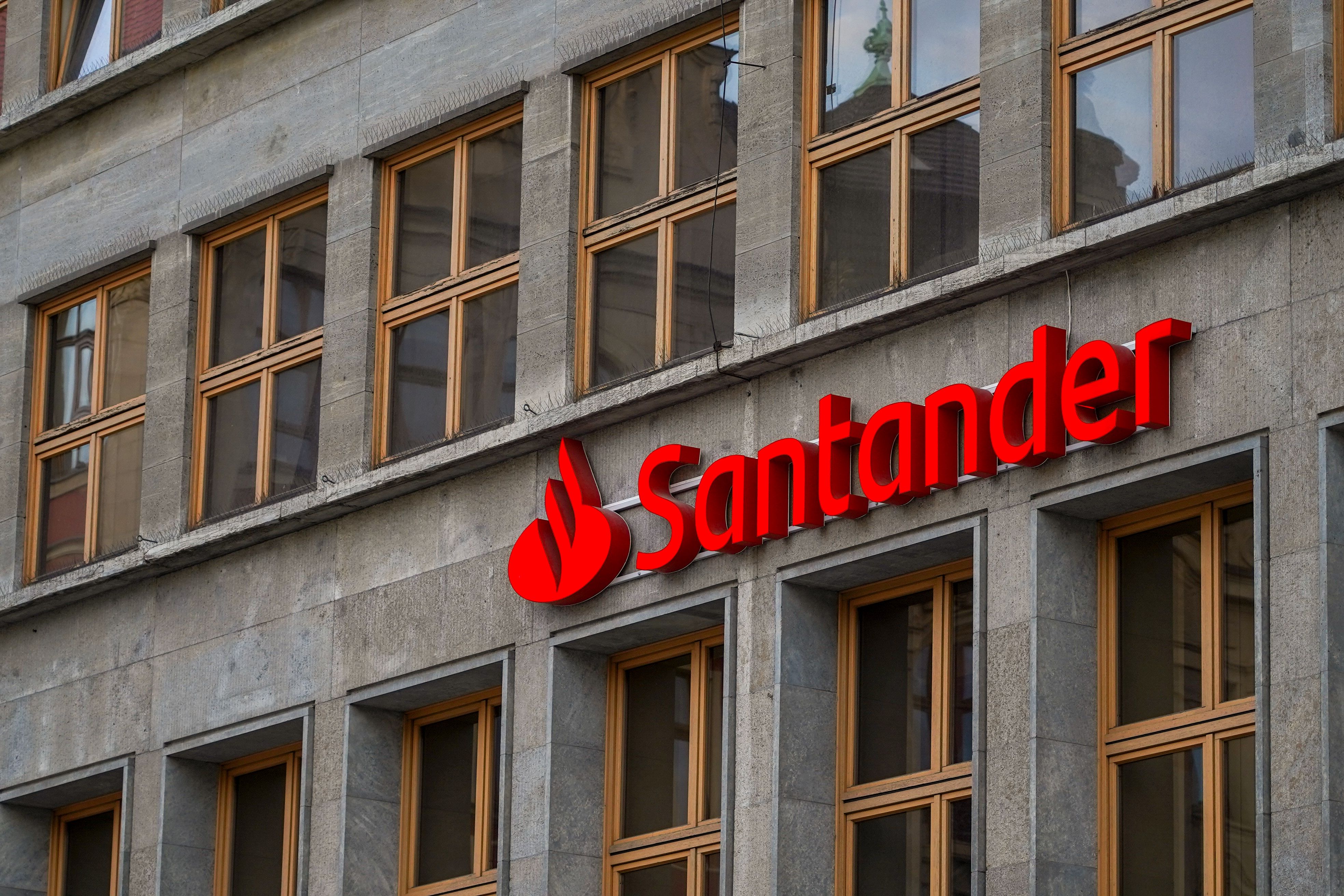 Santander, Spain's largest bank hacked, 30M customers data on dark web ...