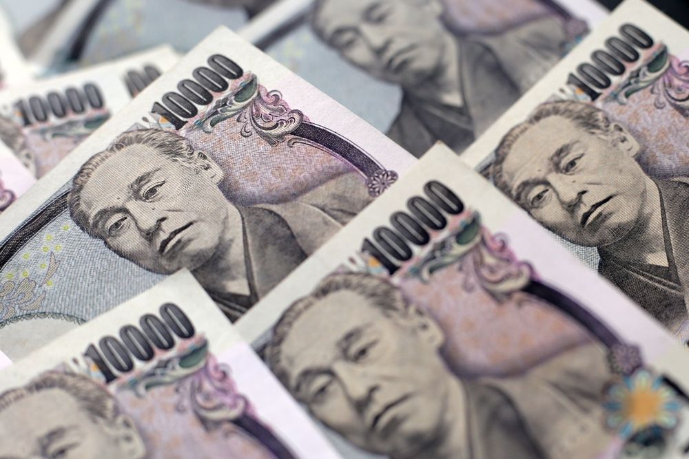 Japanese yen weakens to above 160 for every dollar | Al Bawaba