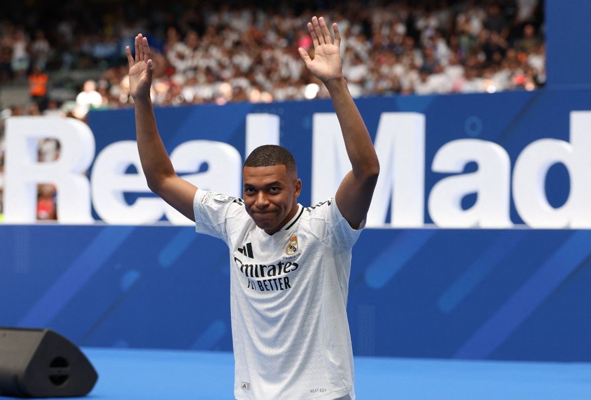 Kylian Mbappe poses with Real Madrid's No.9 shirt for first time