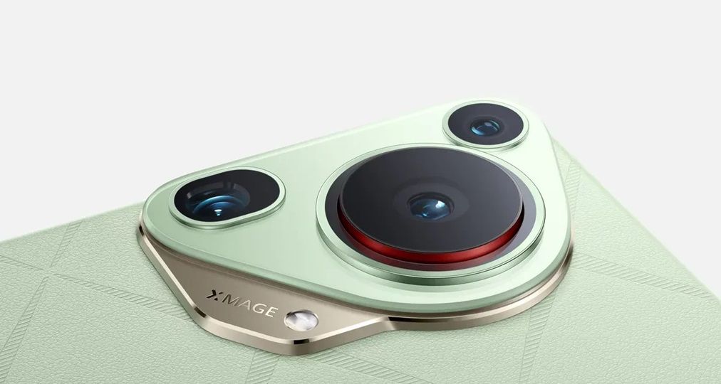 The HUAWEI Pura 70 Ultra’s Retractable Camera is a Gamechanger in ...