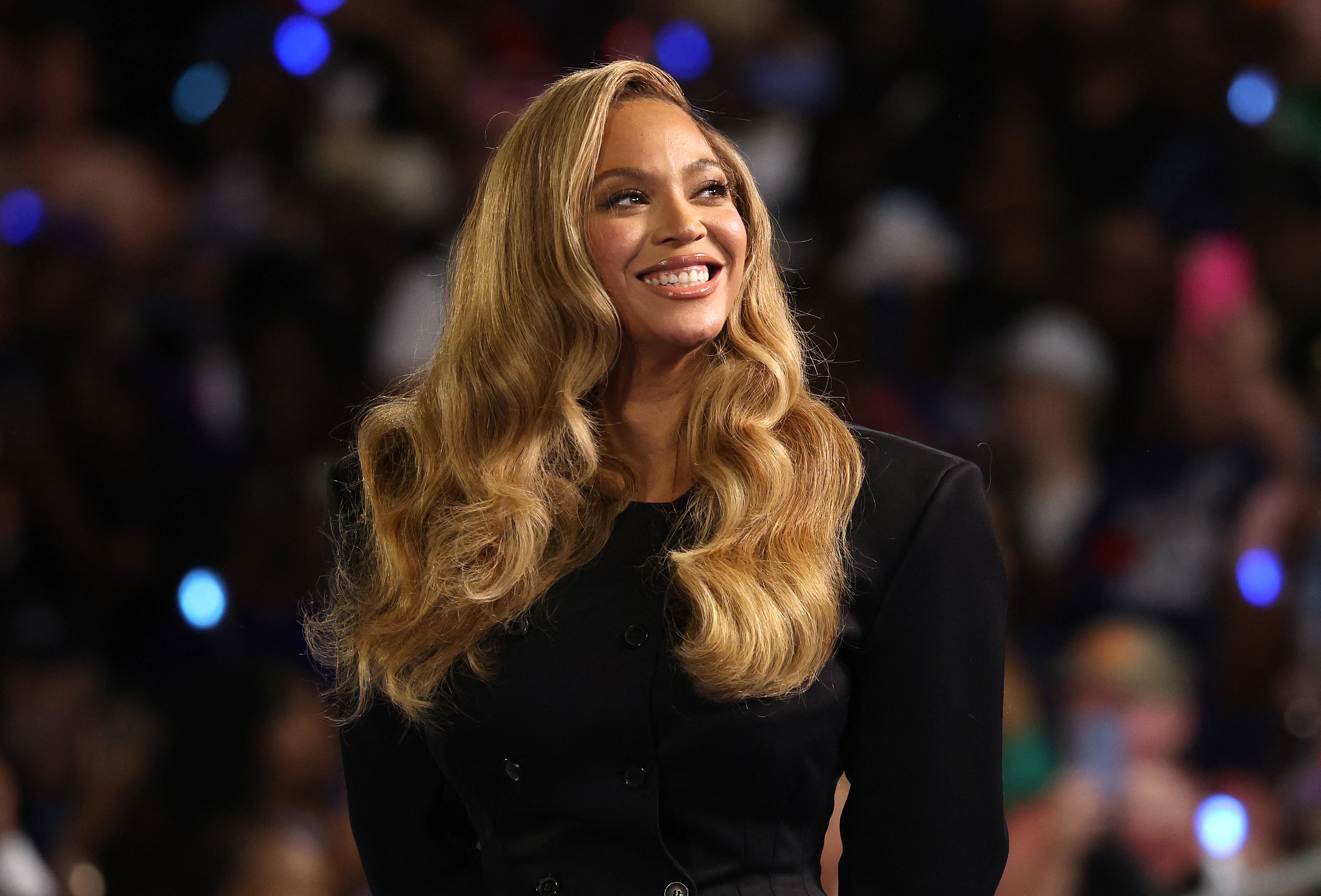 Beyoncé Joins Kamala Harris at Houston rally, calls for unity and women ...