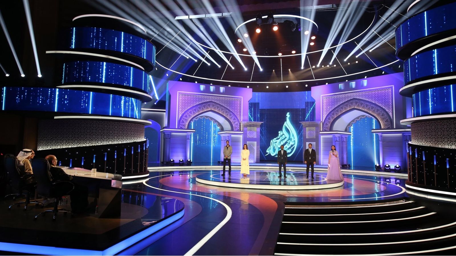 60 شاعرة ينافسن بقوة على لقب أمير الشعراء | البوابة