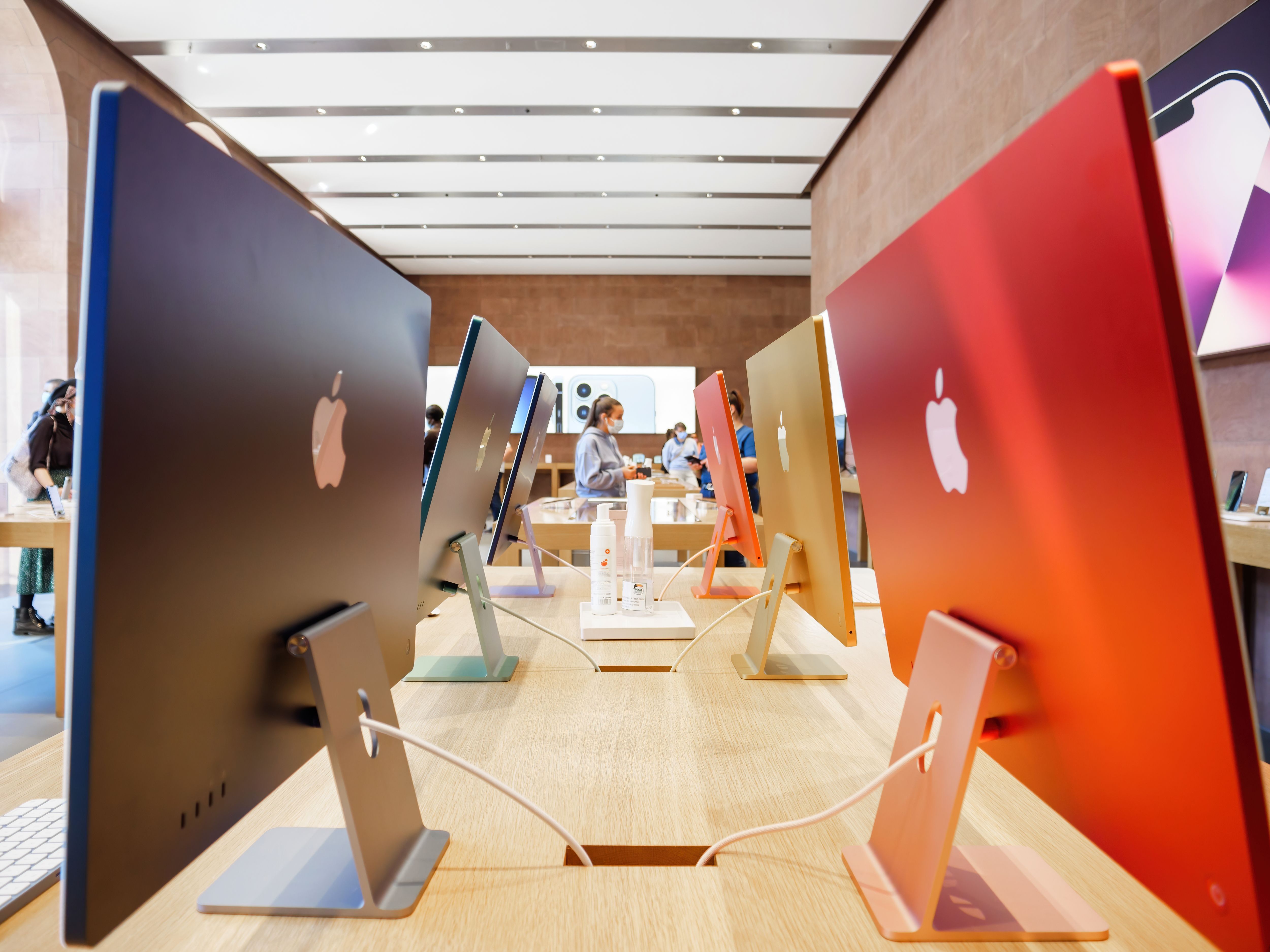 The new iMac is here with high performance and seven vibrant colors ...