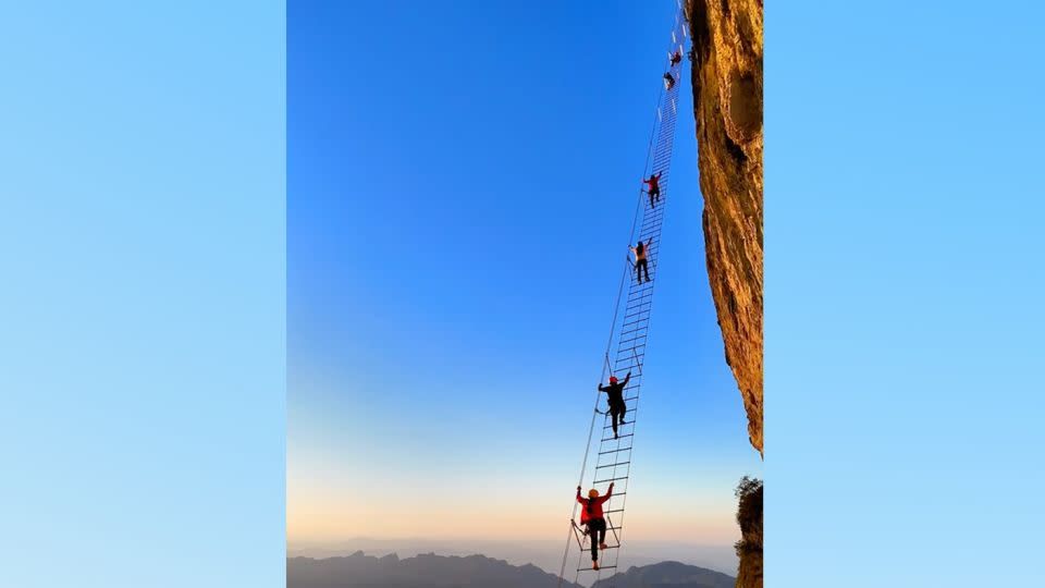 China unveils exciting new ‘Sky Ladder’ tourist attraction | Al Bawaba