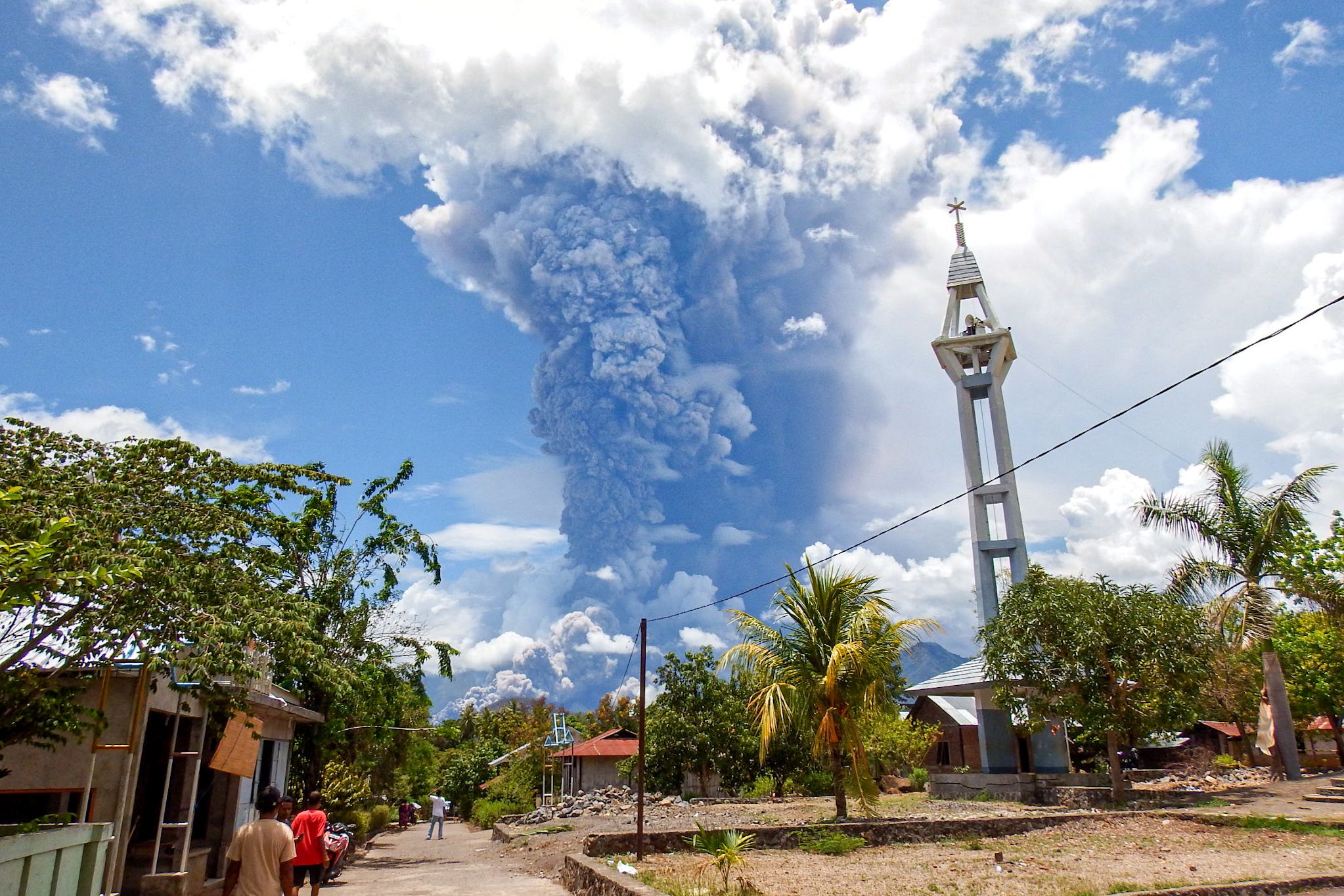 Indonesia volcano eruption kills at least 9 people | Al Bawaba