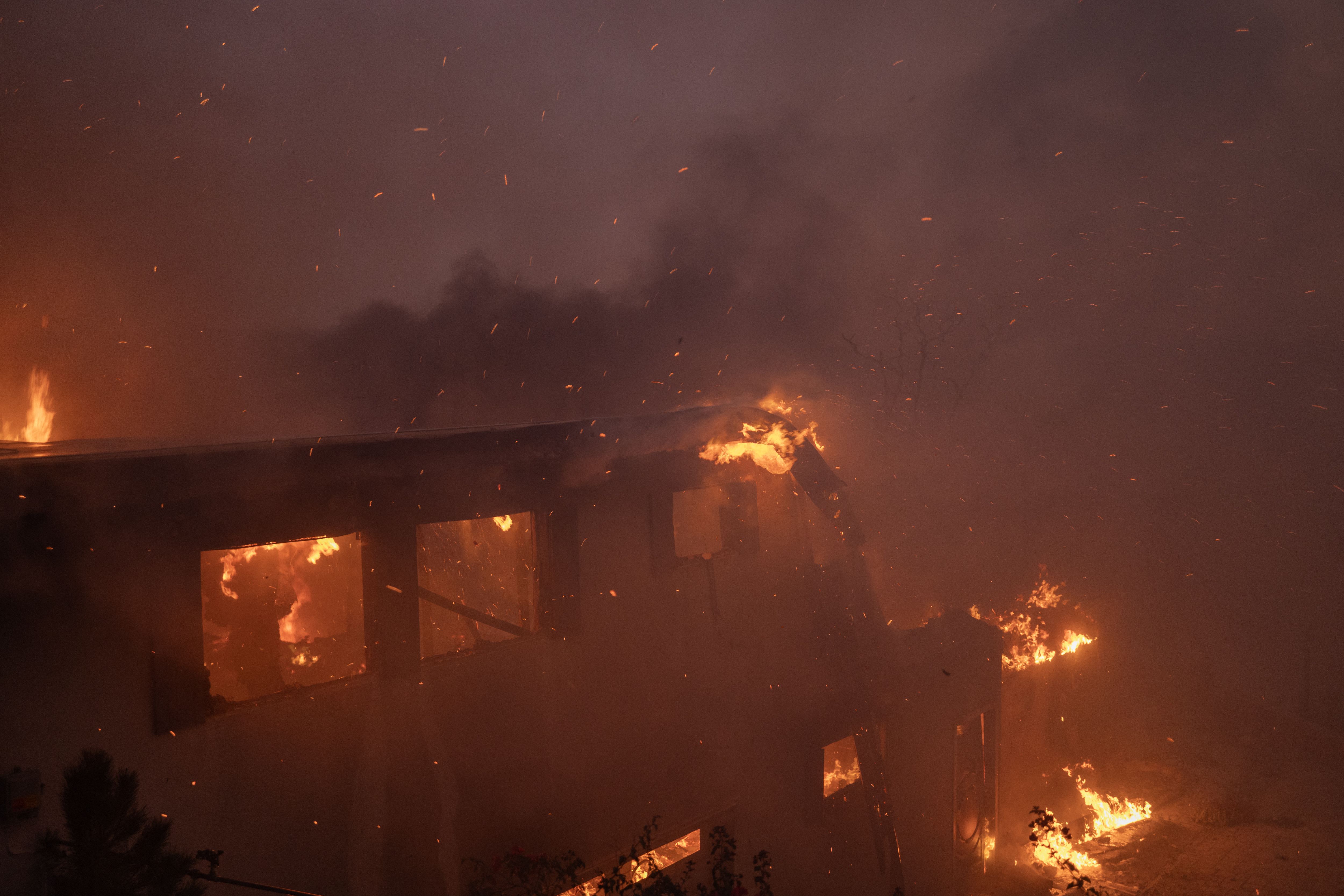 Rothschild family member dead in house fire in Hollywood Hills | Al Bawaba