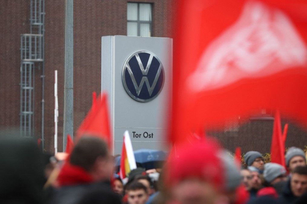 Volkswagen braces for strikes as labor negotiations break down | Al Bawaba