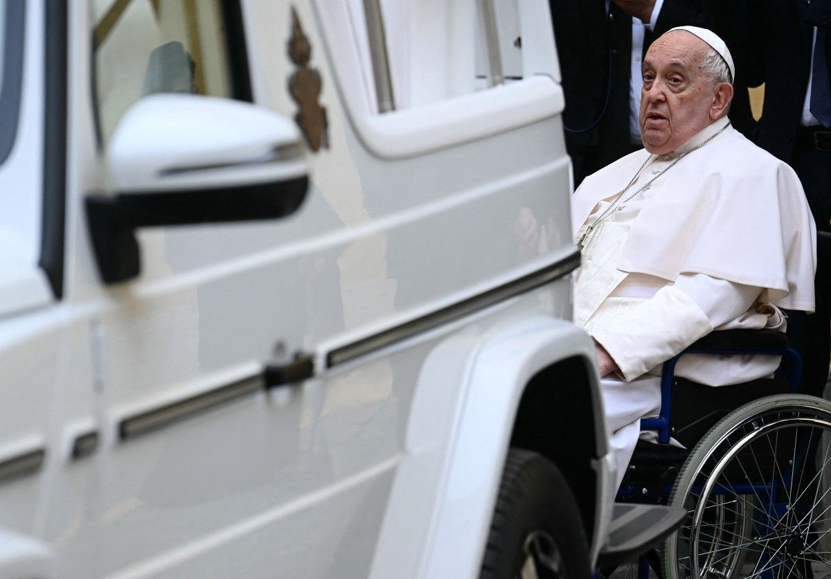 Vatican unveils New Mercedes electric Popemobile | Al Bawaba