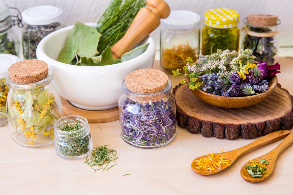 Safe herbs during pregnancy and prohibited ones: Learn about them | Al ...