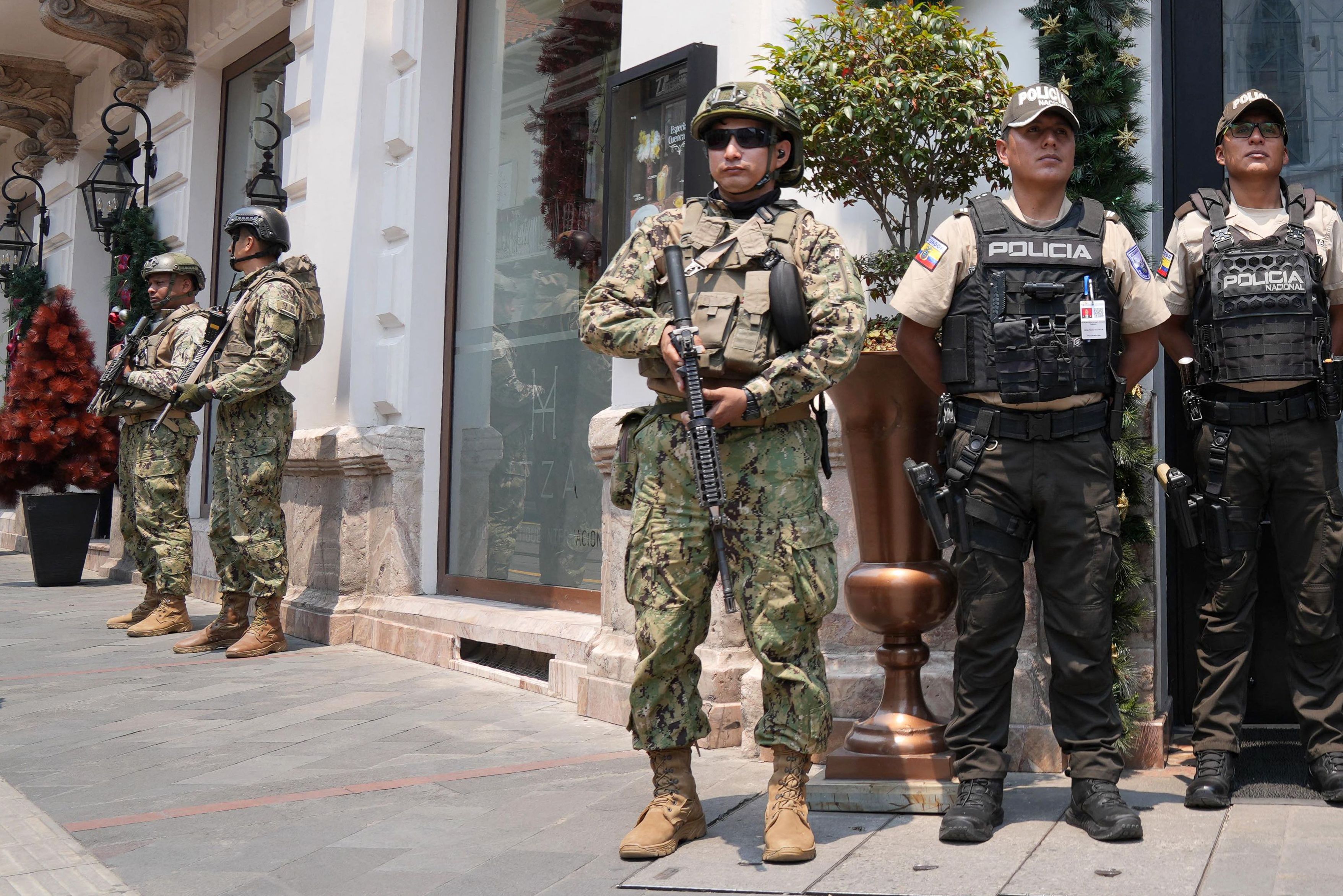 Deadly gang clash claims 15 lives at Ecuador’s El Litoral prison | Al ...