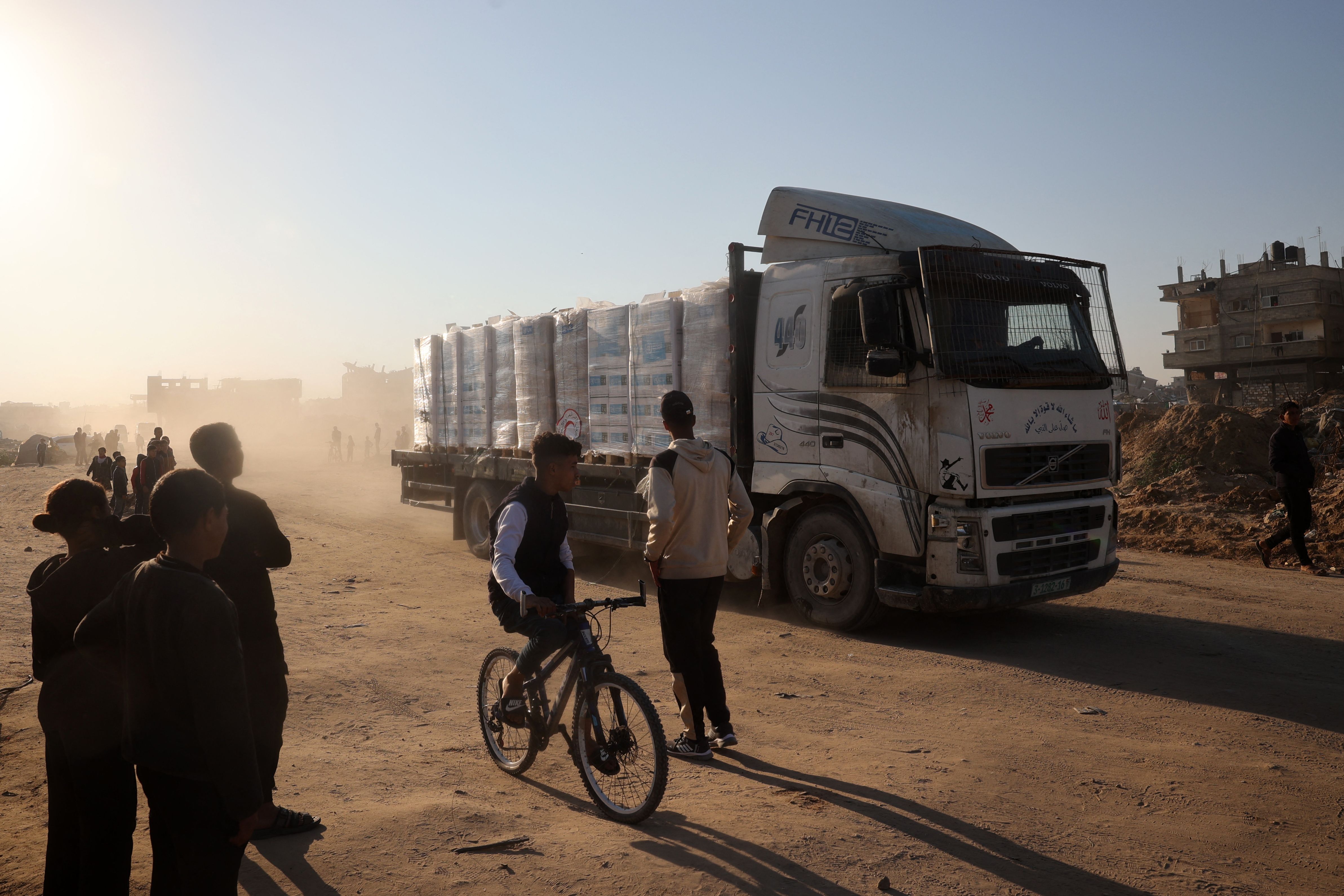Israel returns aid shipment to Egypt amid rising tensions in Gaza | Al ...