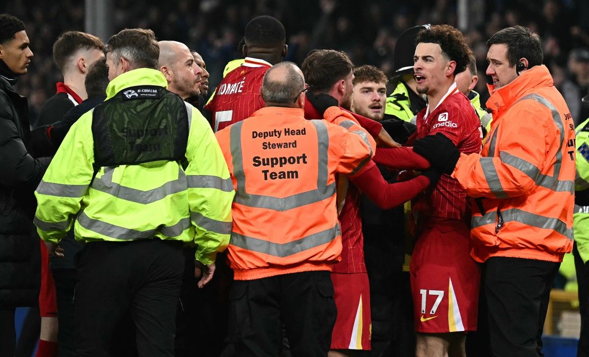 Behind the Chaos: The Untold Red Card Drama of Liverpool vs. Everton ...
