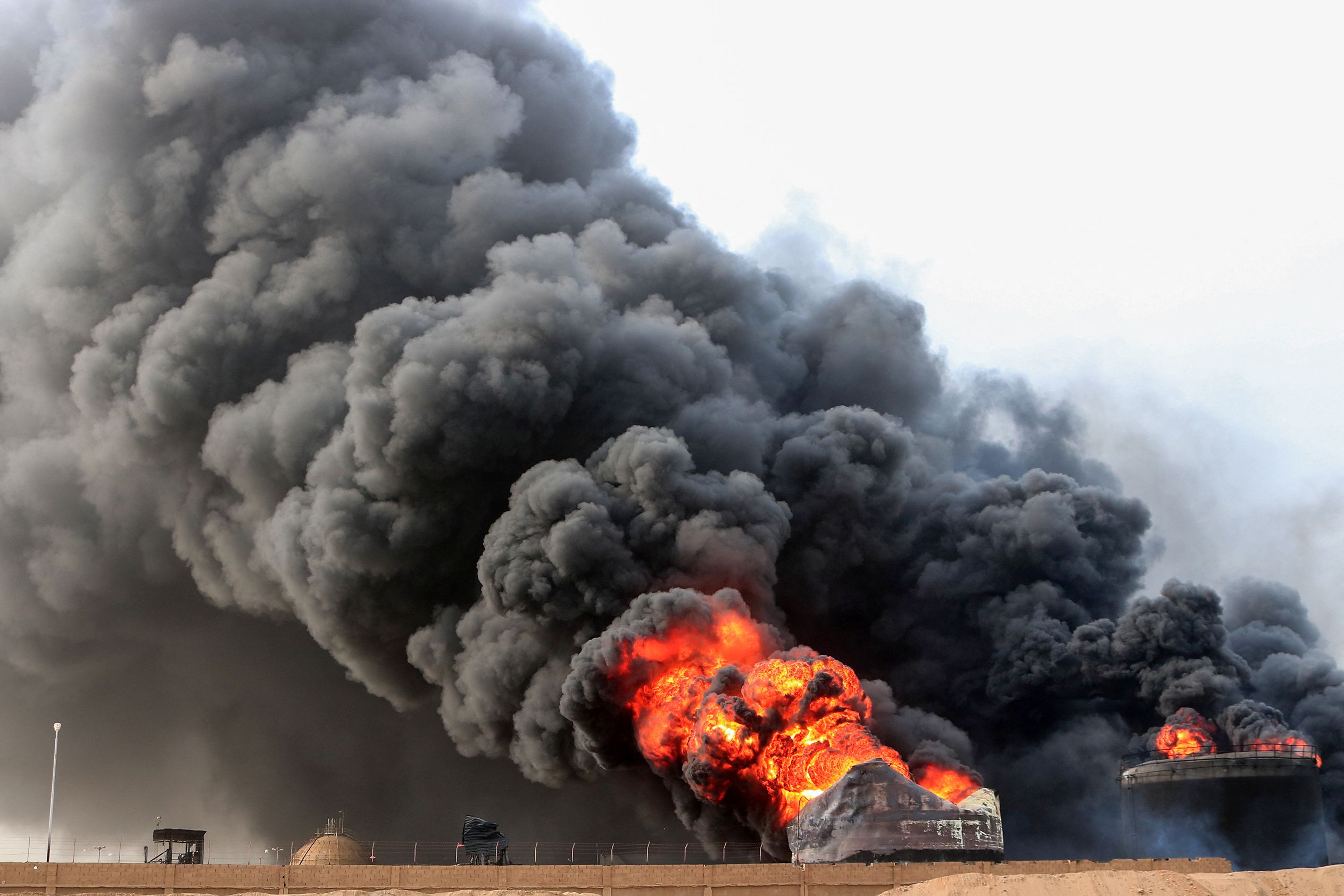 US airstrikes destroy Yemen lifeline Ras Isa fuel port in Hodeida | Al ...
