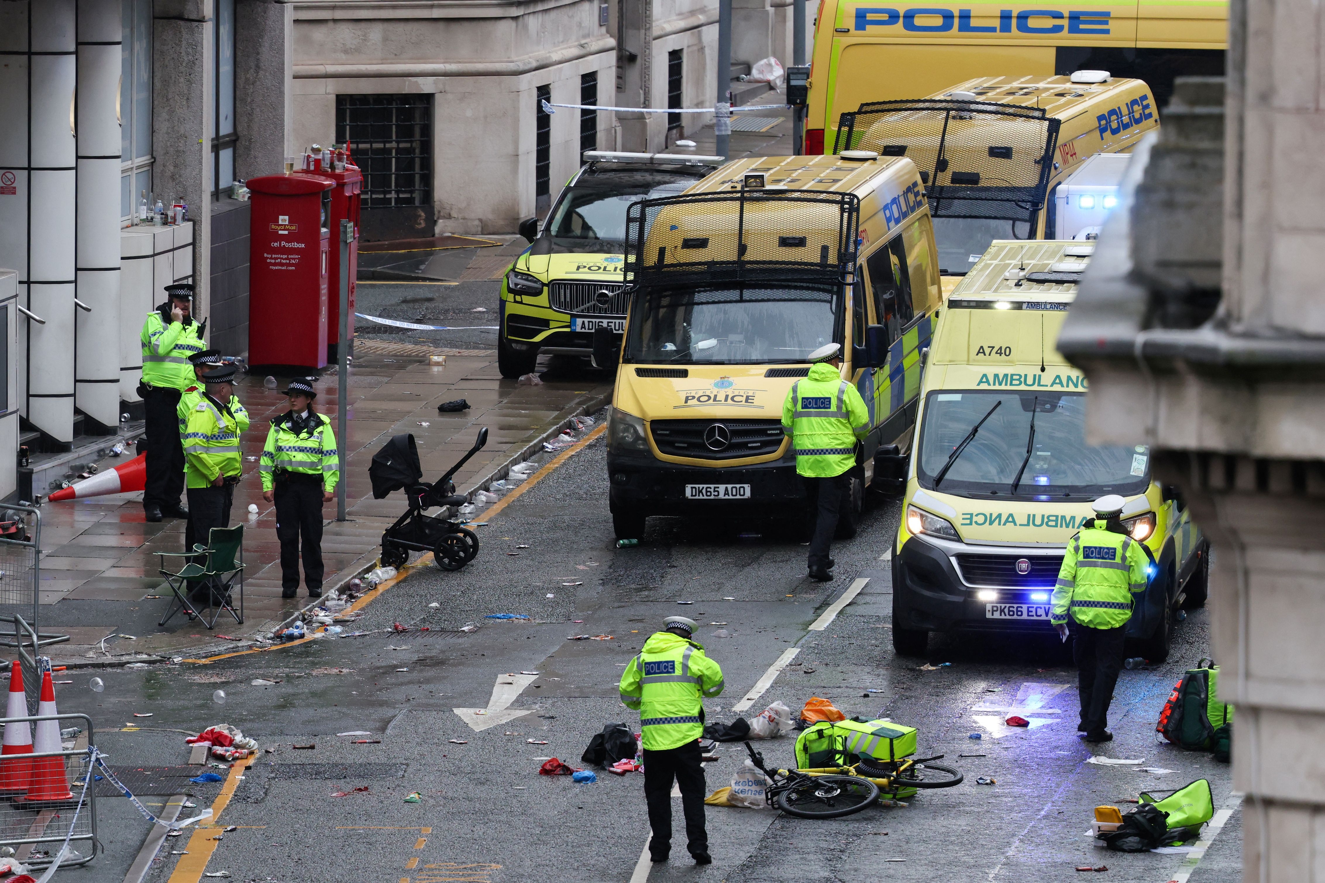 Car rams into Liverpool FC celebration crowd on Dale street | Al Bawaba