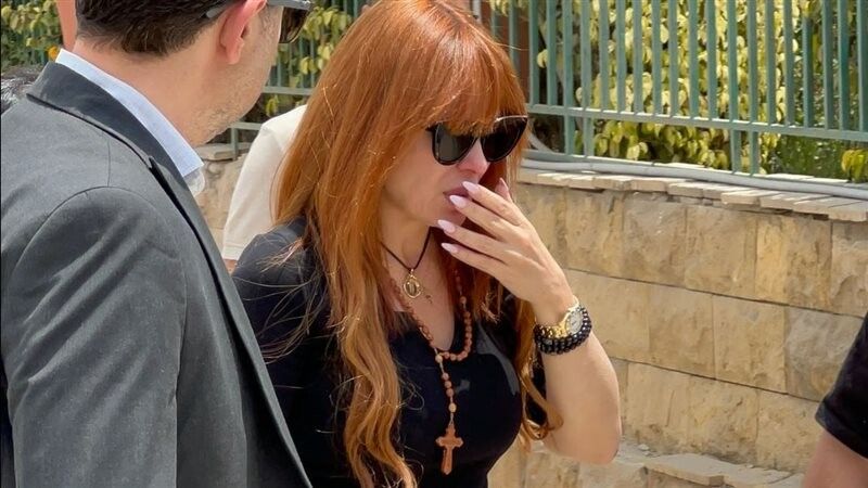 Carole Samaha sparks anger for wearing cross inside mosque during ...