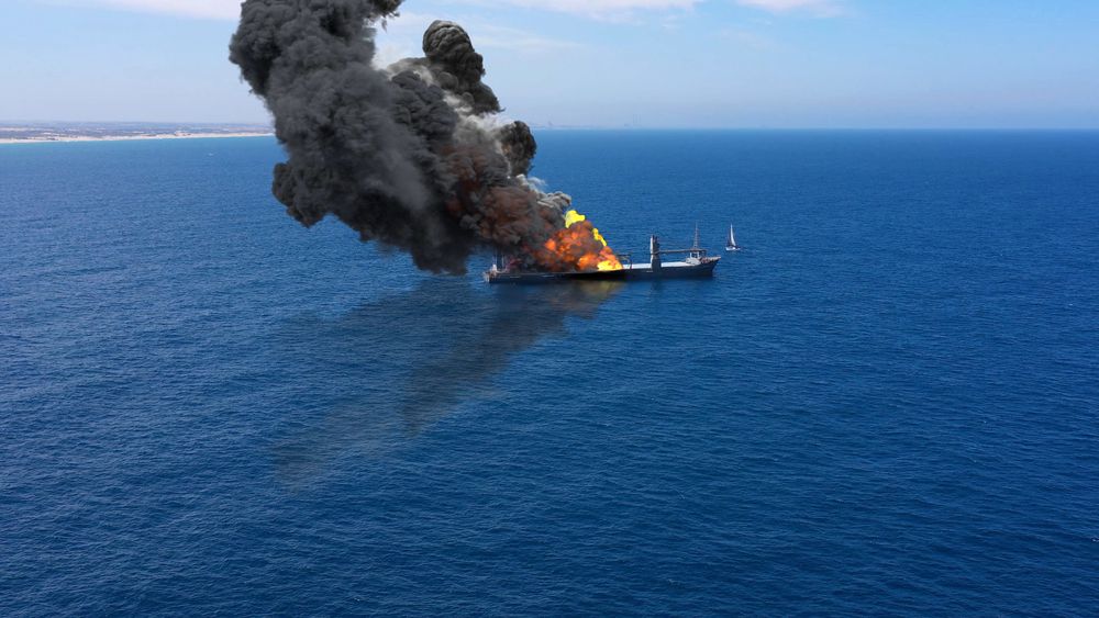 Oil tankers collide off UAE, 24 people rescued | Al Bawaba