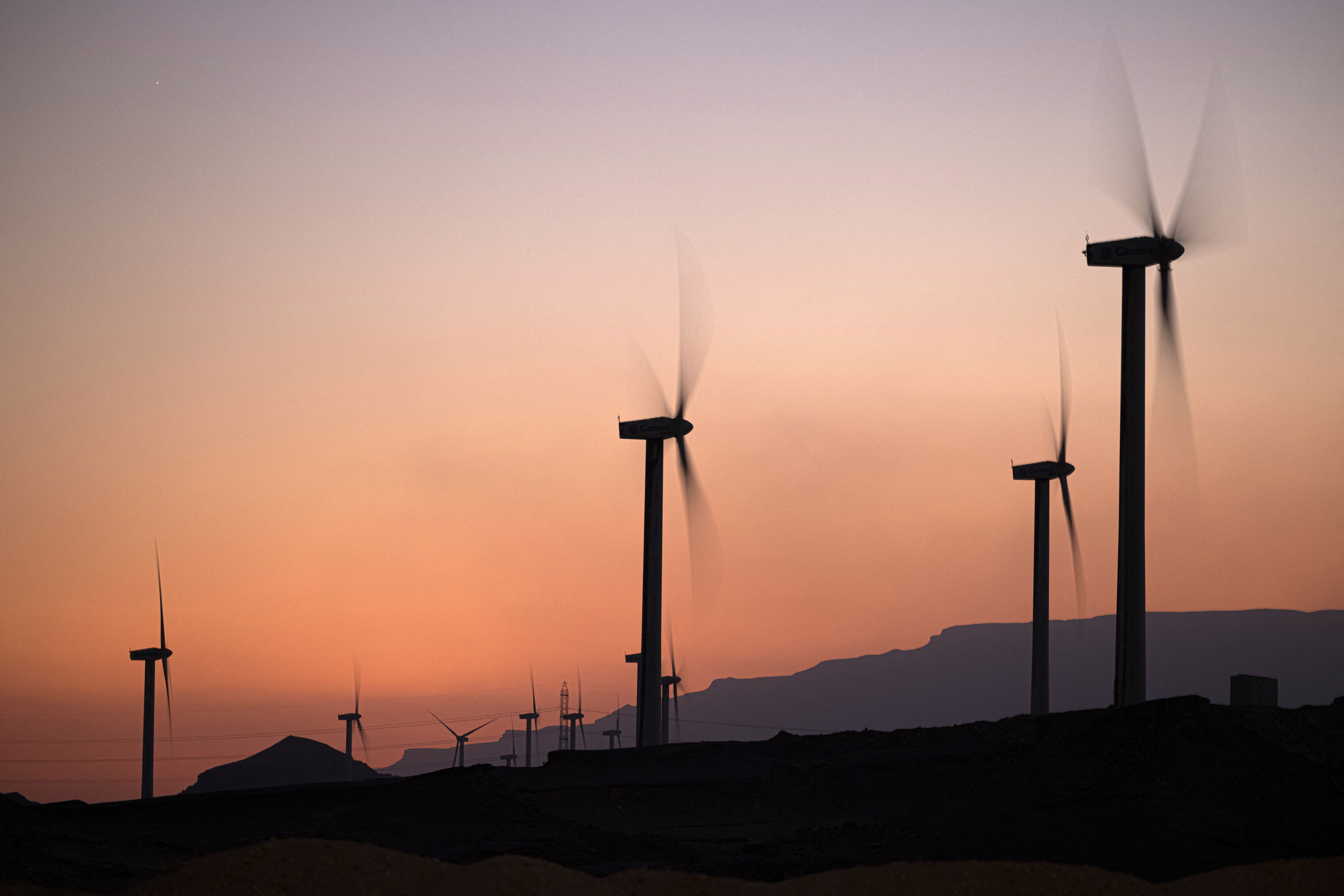 4 Dead, 6 missing, 21 rescued after offshore barge capsizes in Gulf of ...