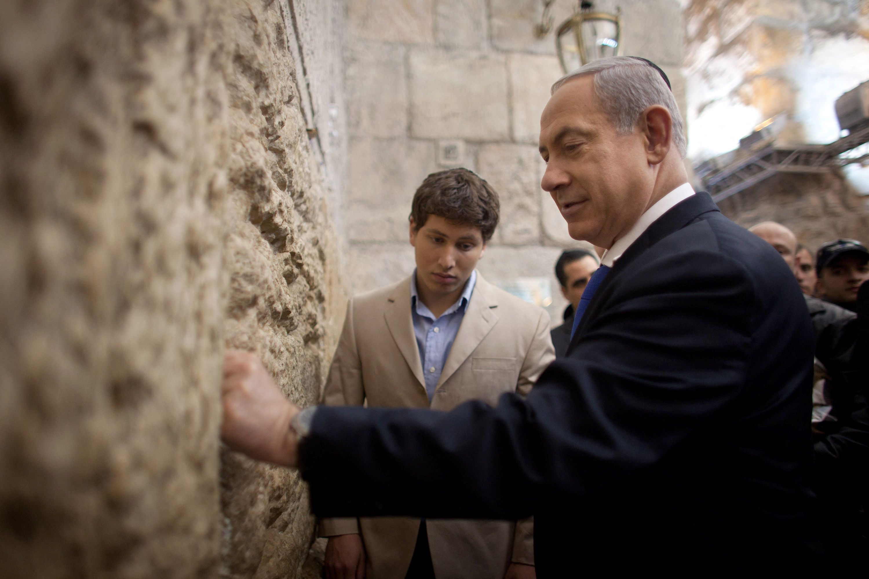 Netanyahu's son buys expensive apartment in UK, registers it under ...