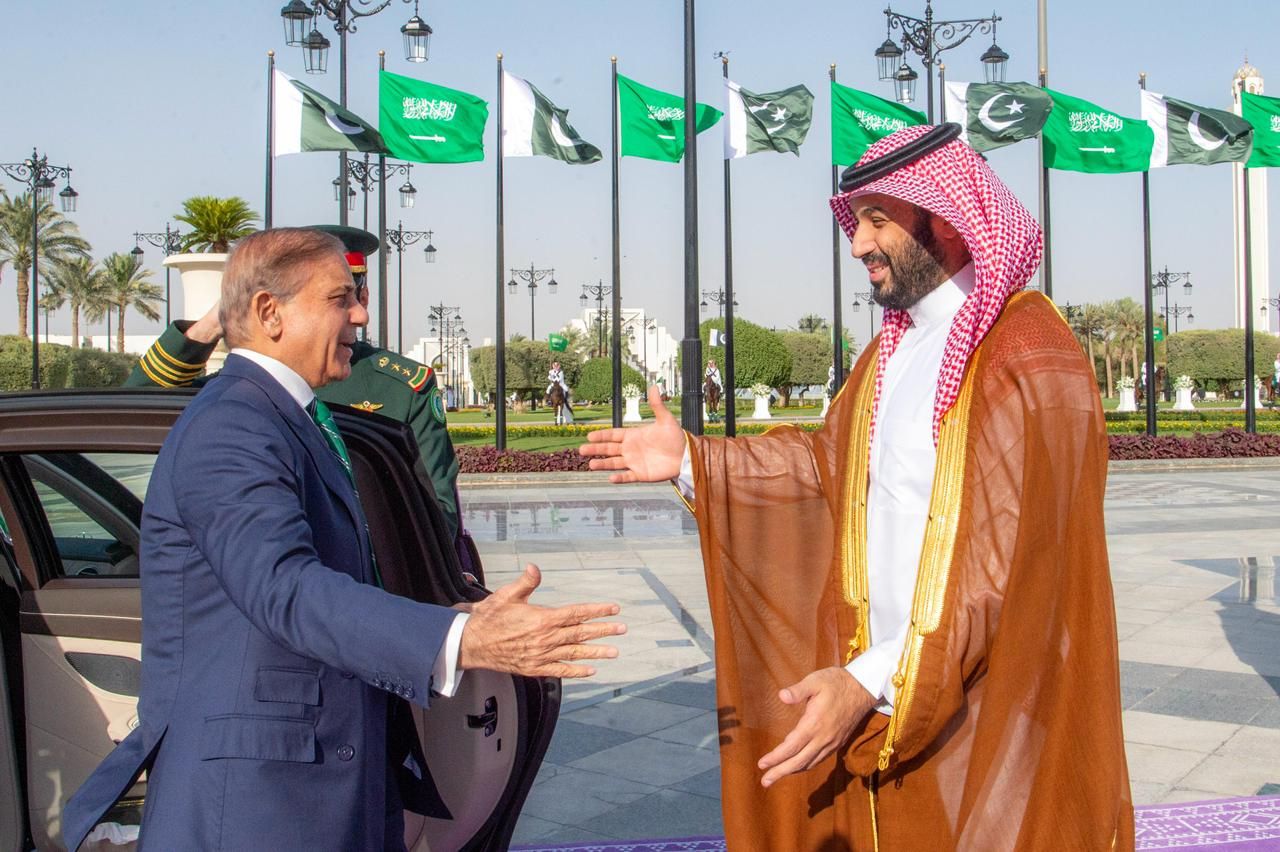 Pakistan’s PM Sharif arrives in Saudi Arabia for historic state visit ...