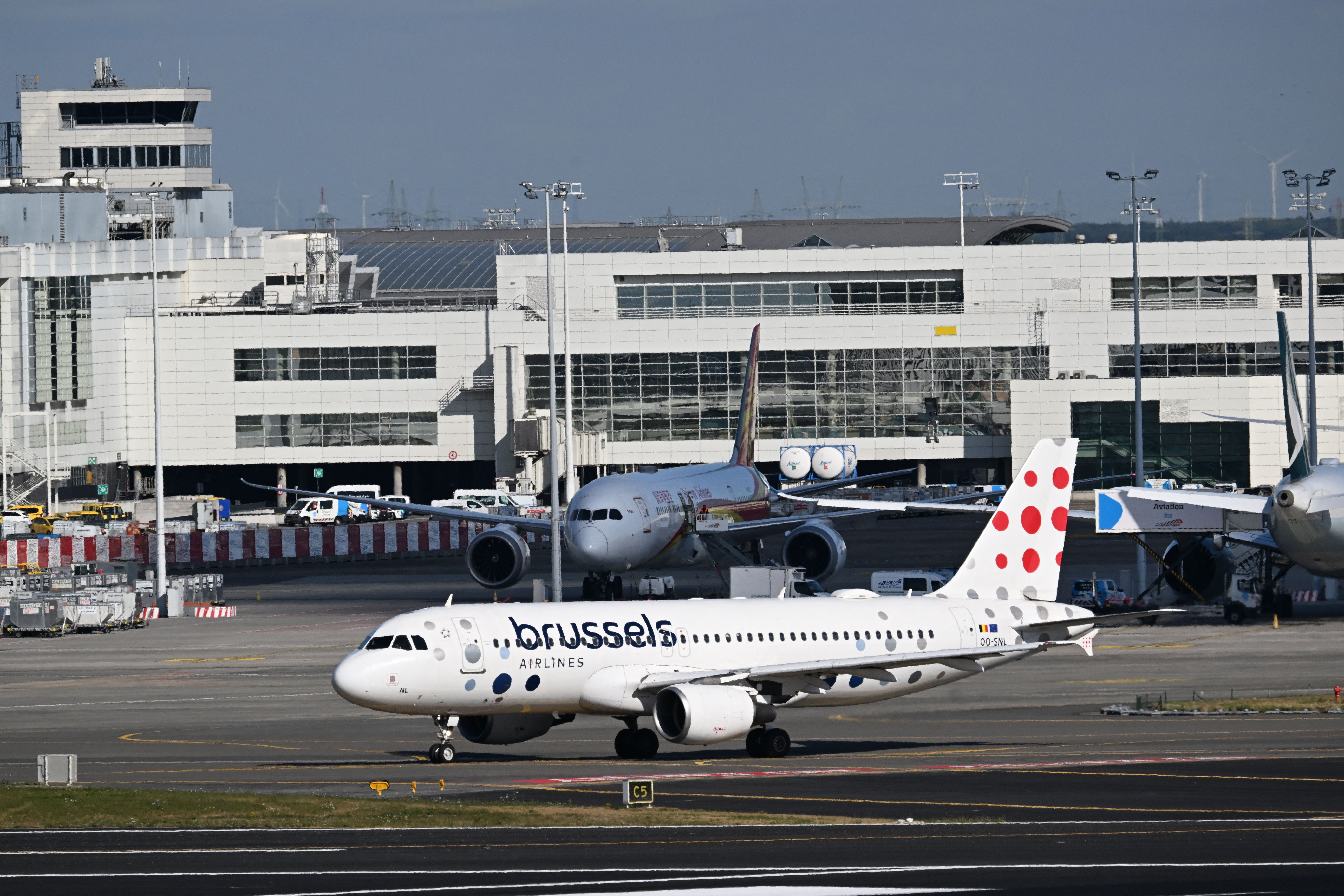 Wave of cyber strikes disrupts flights, paralyzing European airports ...