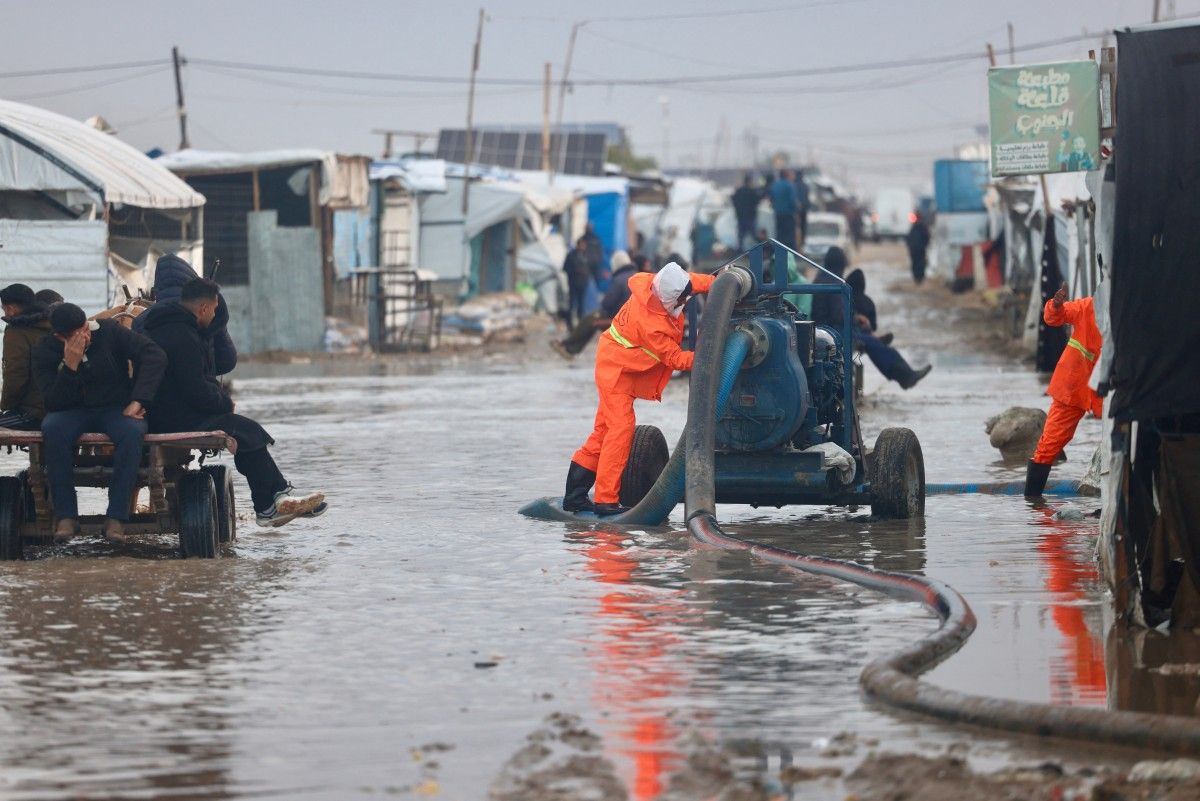Israeli army won't withdraw from the yellow line areas | Al Bawaba