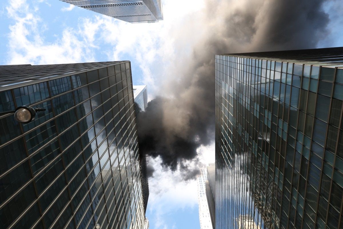 Massive fire erupts in Midtown Manhattan | Al Bawaba