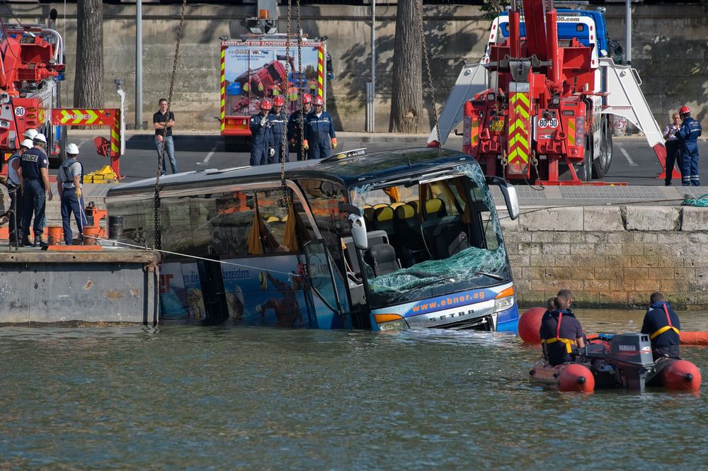 Bus carrying 40 people plunges into Padma River in Bangladesh | Al Bawaba