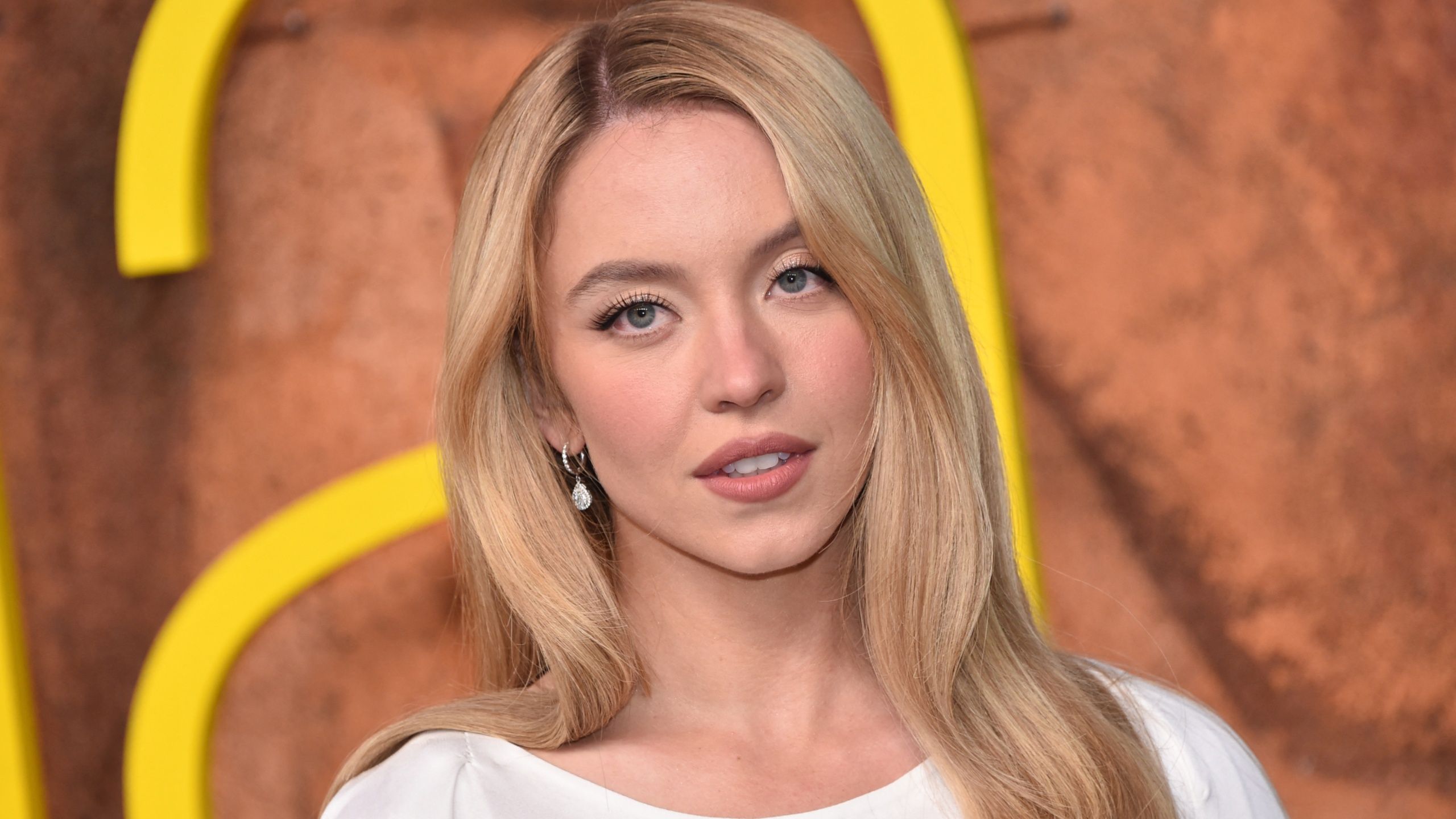 Sydney Sweeney shared topless behind-the-scenes photo before premiere ...