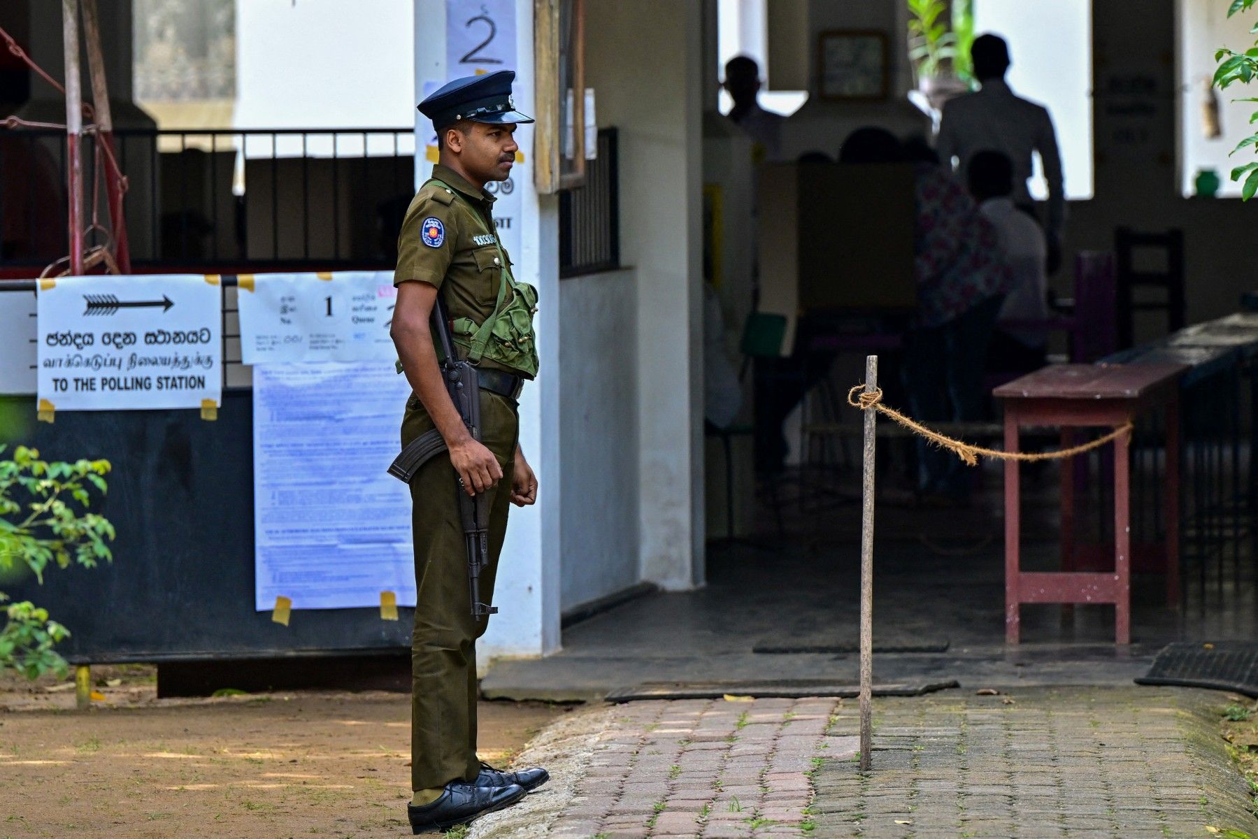 Drunk driver kills 6 people waiting for free food in Sri Lanka | Al Bawaba