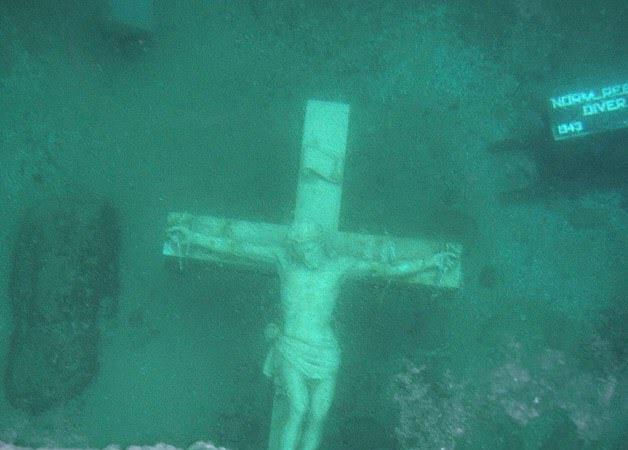 Jesus Christ on Cross Submerged in Lake Michigan | Al Bawaba