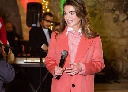 Jordan Queen Rania Lights Christmas Tree in Fuheis | Al Bawaba