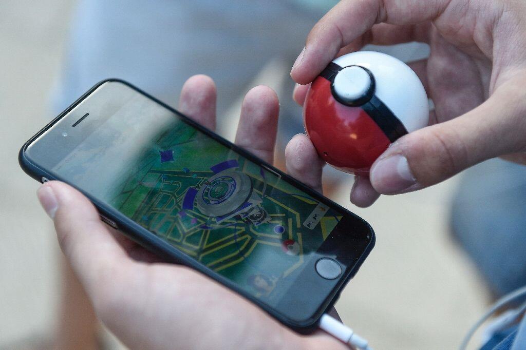 Motorist chases virtual Pokémon in viral game frenzy | Al Bawaba