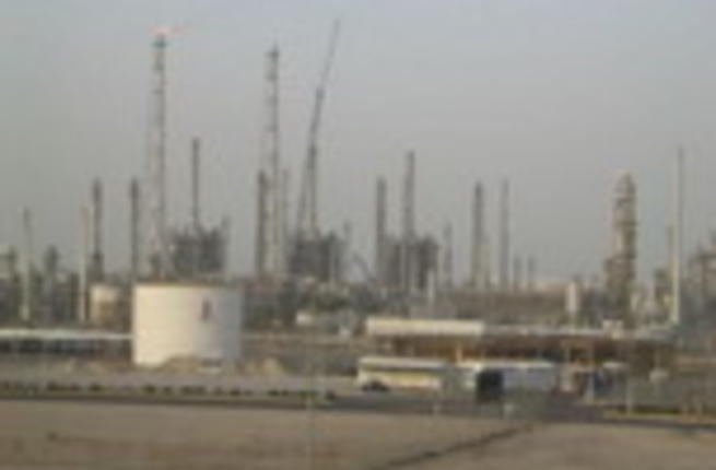 Kuwait: Blast reported in major oil refinery | Al Bawaba