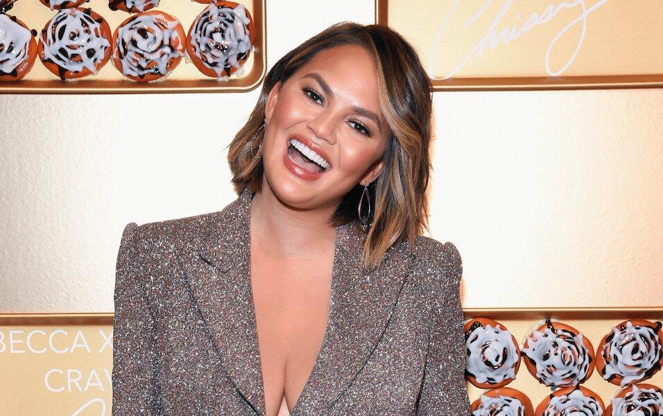 Chrissy Teigen Loves Twitter as Her 'Connection to the World' | Al Bawaba