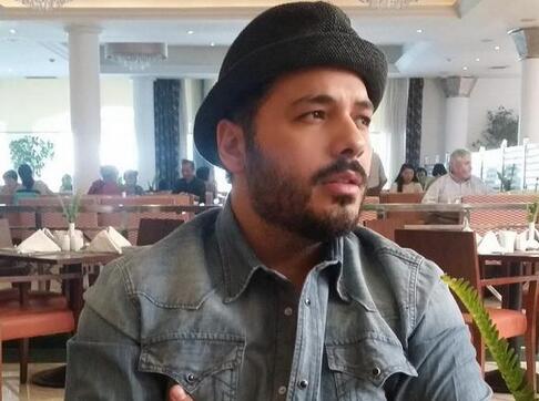 Knock, knock. Who's there? Ramy Ayach gets an on-set surprise from ...