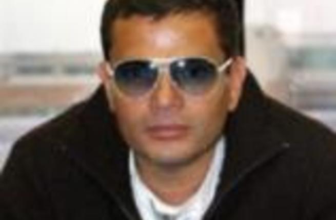 Amro Diab takes time off to worship | Al Bawaba