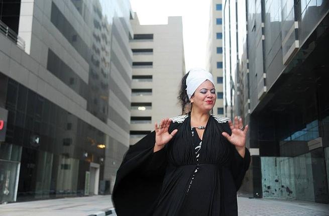 Hot Momma! Lebanese singer gets 30k hits with debut single | Al Bawaba