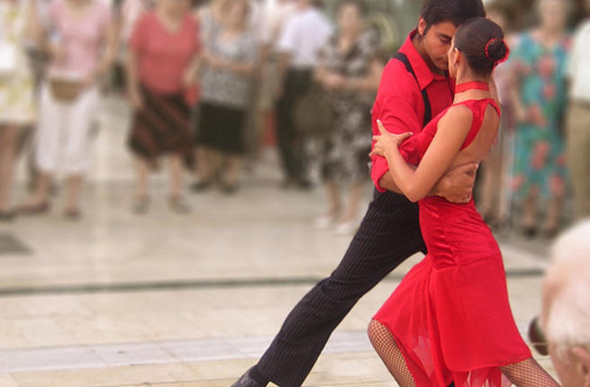 It takes 2 to tango: Photo display shows passionate art form | Al Bawaba