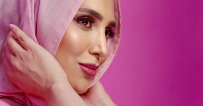 Hijab-Wearing Model Amena Khan Shampoo Campaign Set the Internet Alight ...