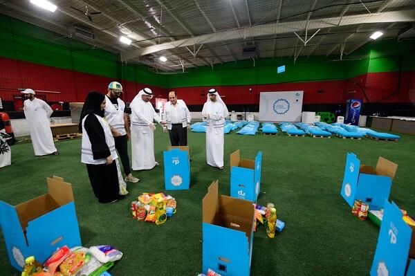 Dr. Thani Ahmed Al Zeyoudi Joins Du Volunteers to Pack the First 10,000 ...