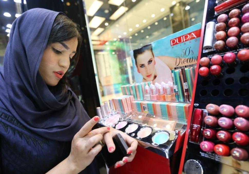 Here's 100 years of Iranian beauty trends in two minutes - VIDEO | Al ...