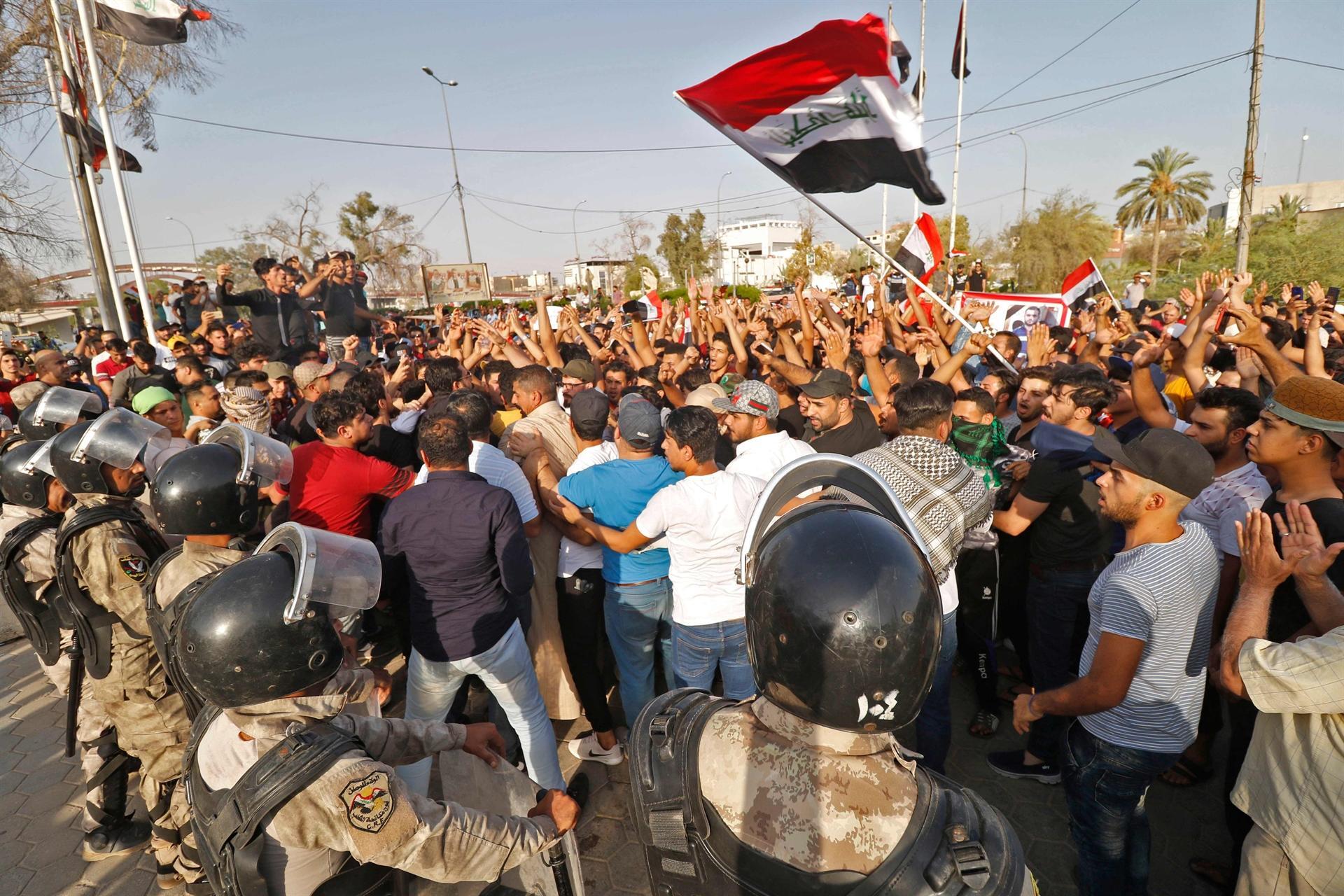 Hundreds of Iraqis in Basra Hit the Street, Close Road to Oil Tankers ...