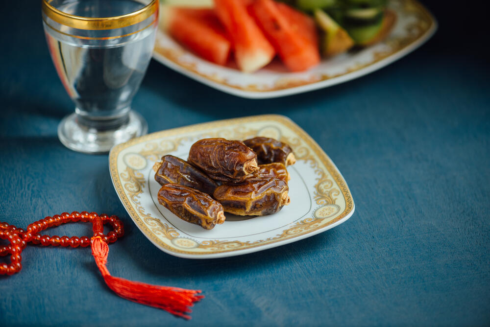 Volunteers in Jordan Hold Iftar for 5,200 Underprivileged Families | Al ...